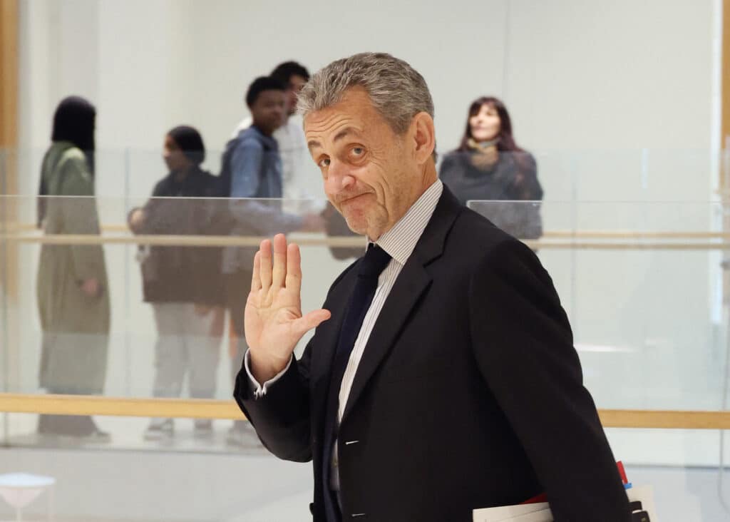 Nicolas Sarkozy : premières images du président à la sortie de la ...