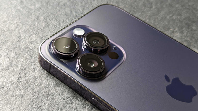 Apple's new rumored iPhone satellite upgrades could give you network ...