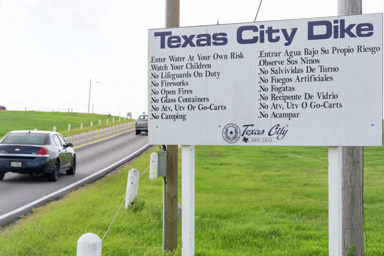 Texas City Dike water rescue leaves child dead, injures 6 firefighters