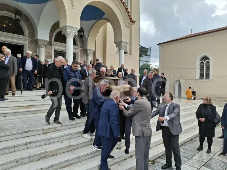 Το τελευταίο αντίο στον Θρασύβουλο Μαυρομμάτη – Πλήθος κόσμου ...