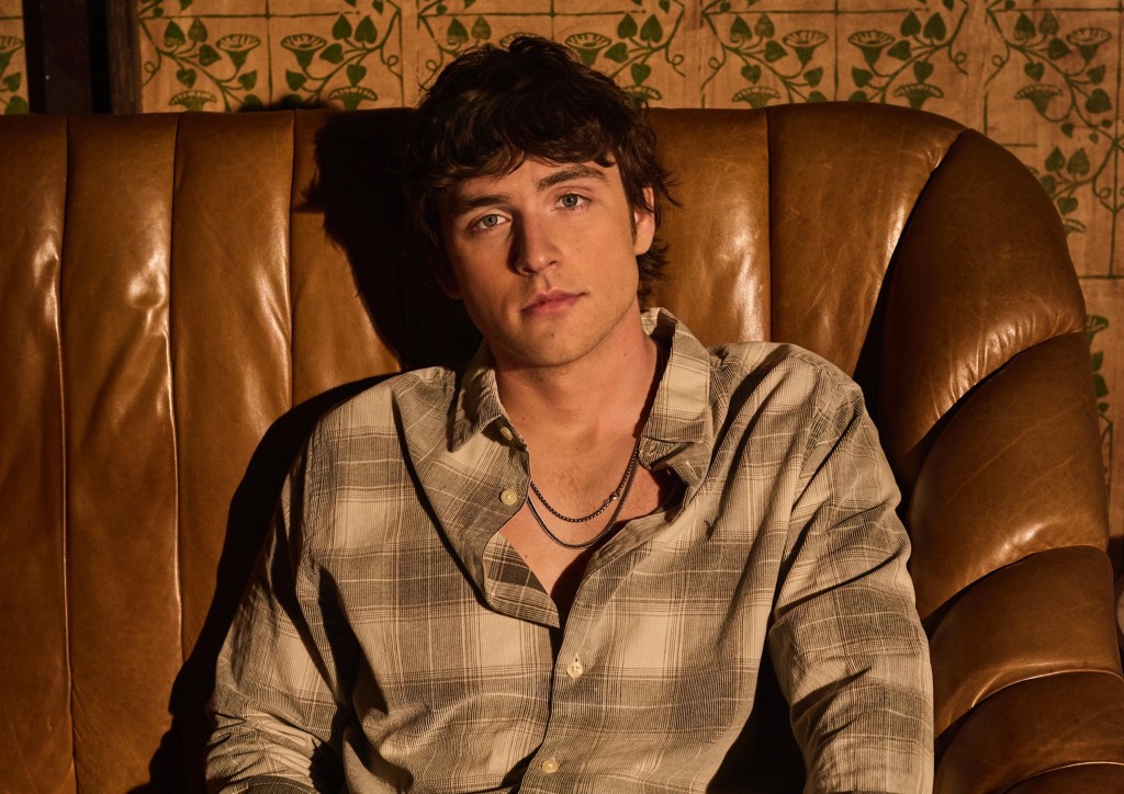 Vincent Mason Is ‘Letting the Dream Win' With Debut Album and Tour With ...
