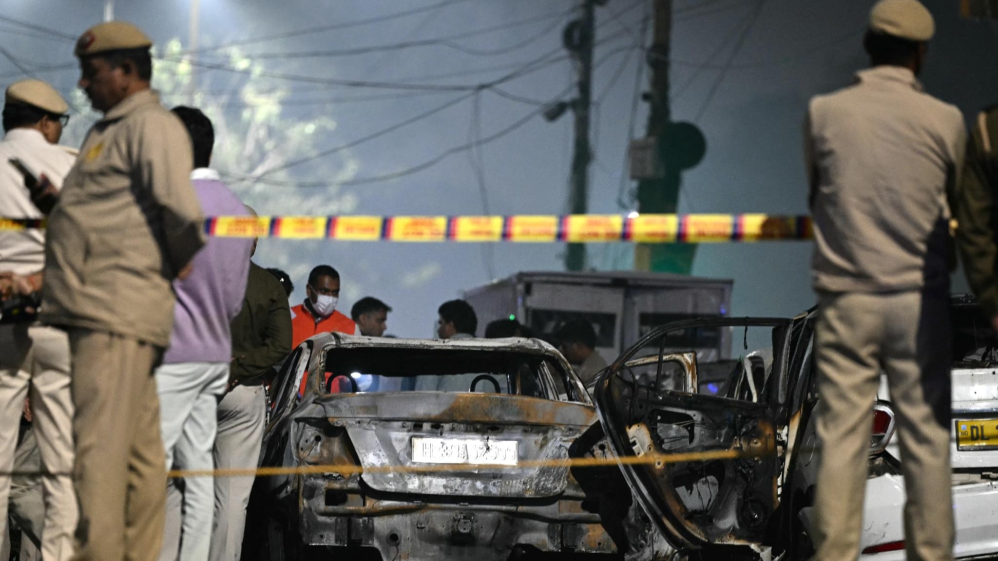 Auto esplode vicino al Forte di Delhi: 13 morti. L'attentatore suicida ...