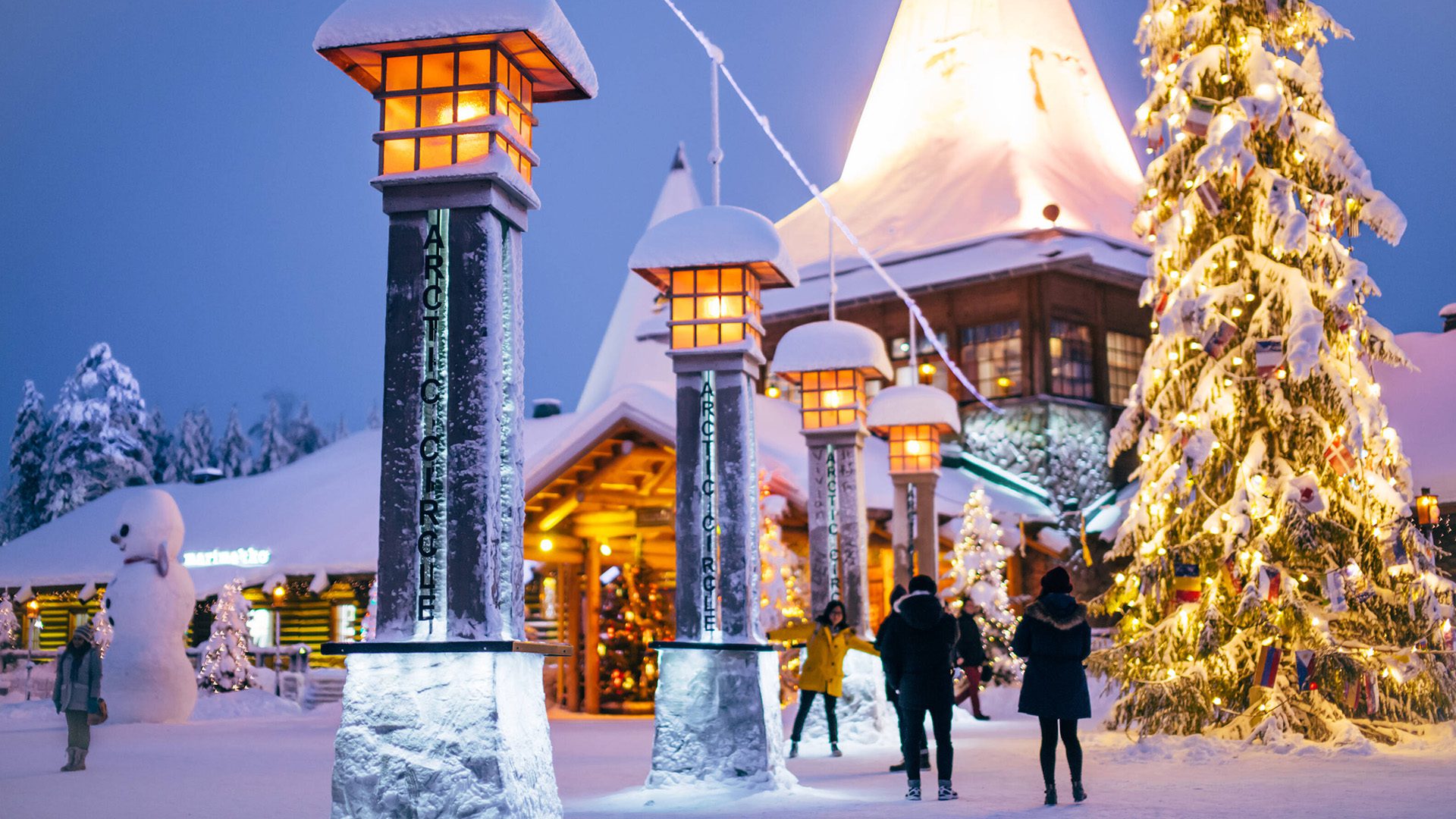 13 magical Christmas vacation spots in the U.S. and beyond for families