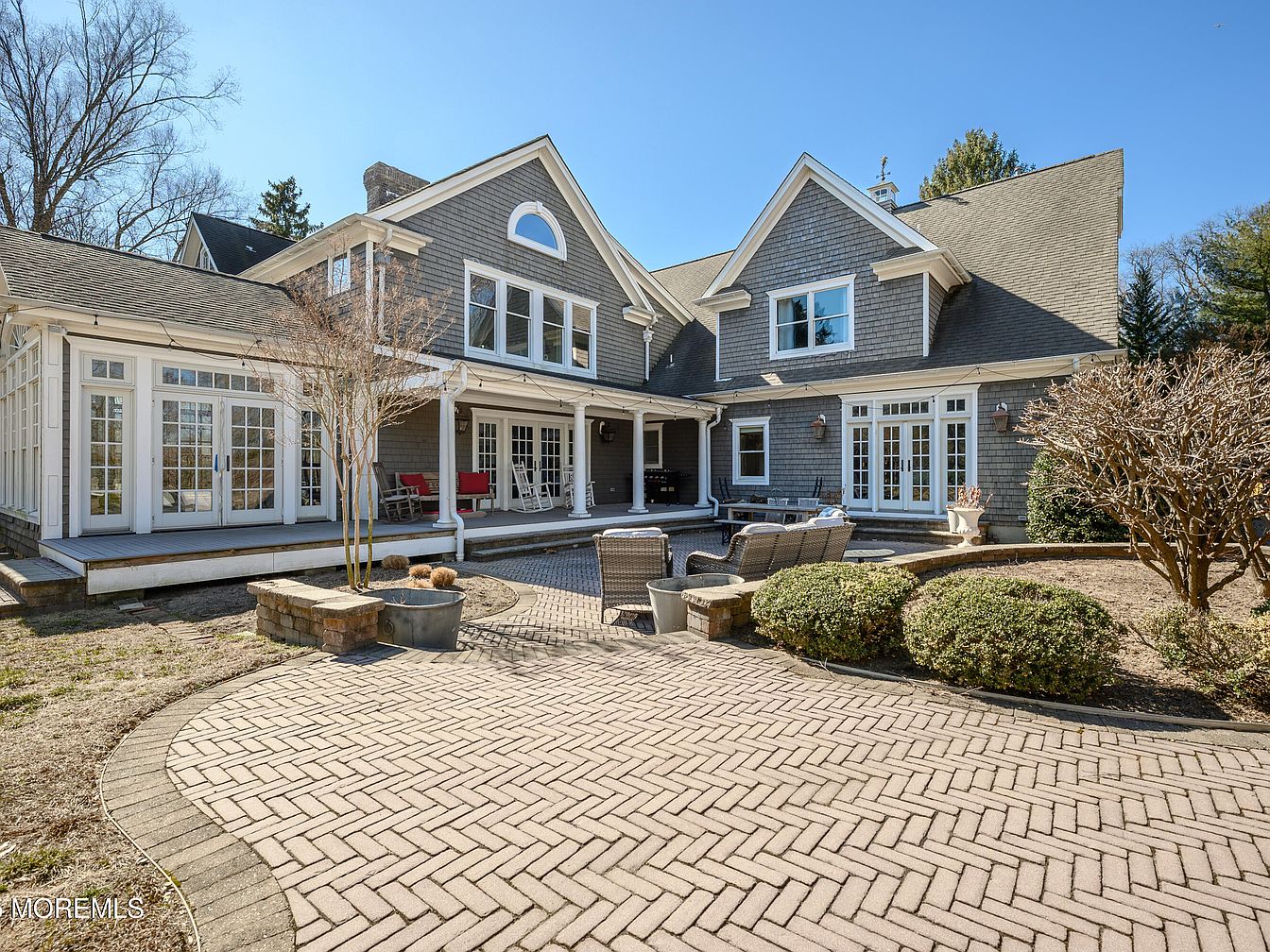 Step Into a 1909 Colonial in Lincroft, New Jersey With Cathedral ...
