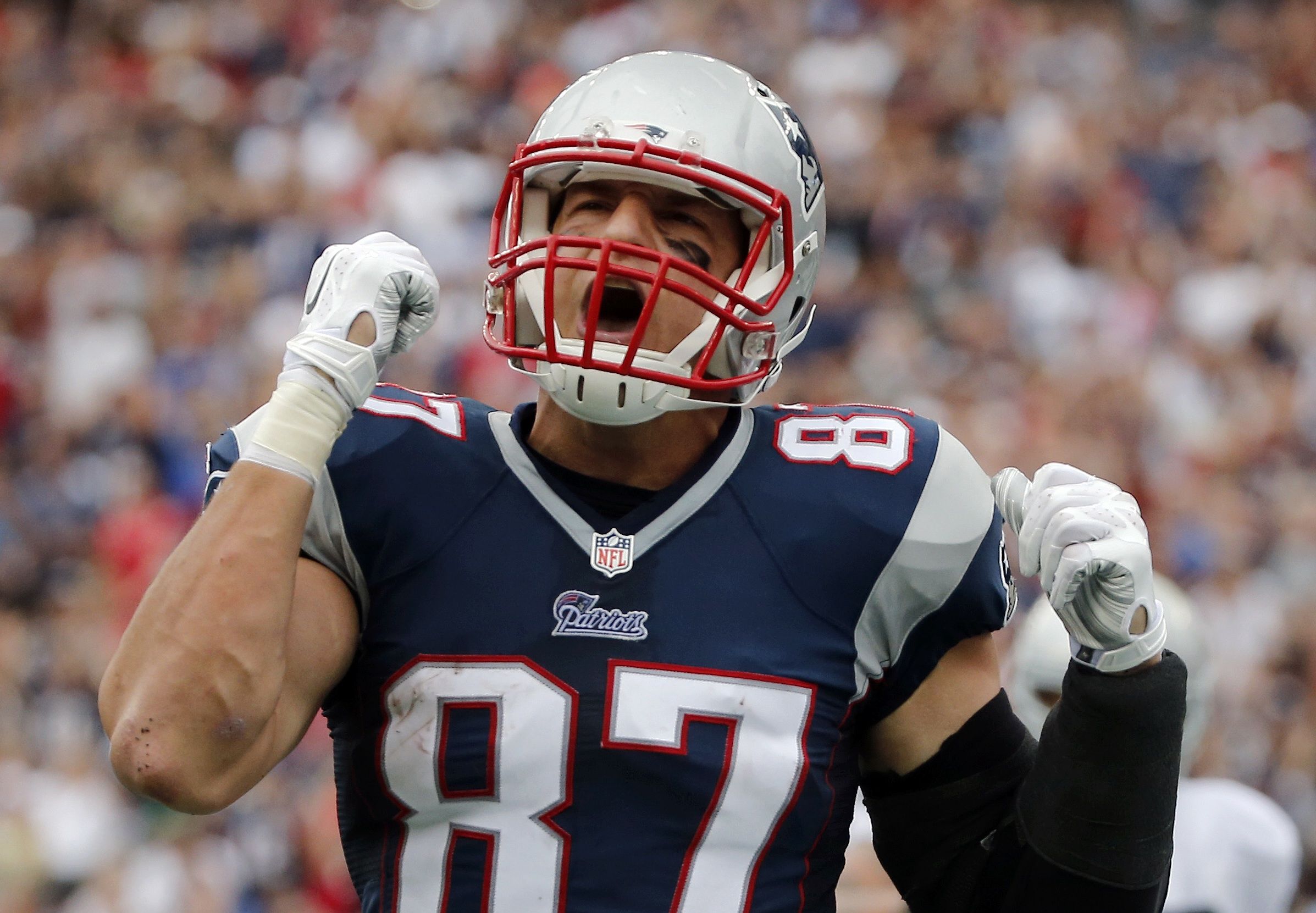 Rob Gronkowski to sign one-day contract, retire as a Patriot this week
