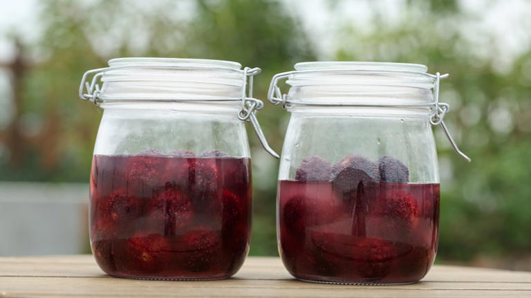 7 Tips That Will Help Protect Your Glass Jars Inside The Microwave