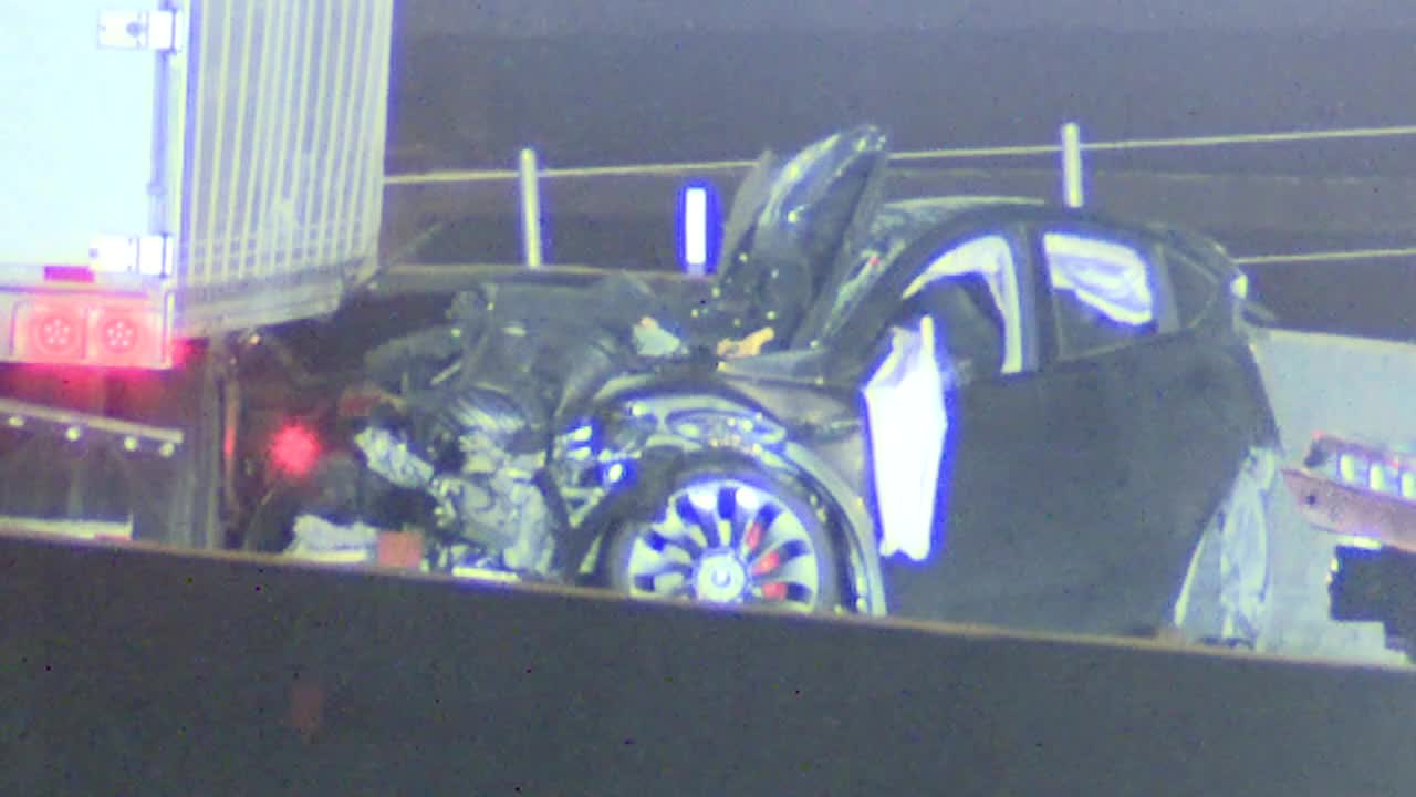 Wrong-way crash closes South Freeway express lanes near Morningside Dr ...