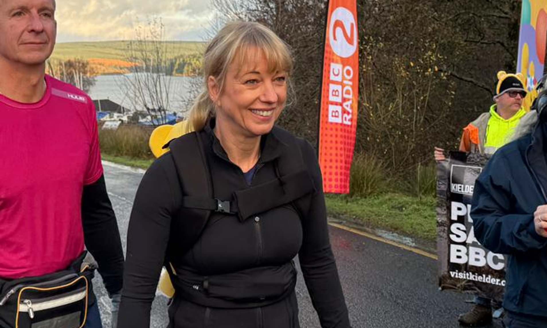 Sara Cox is met with alpacas and a bagpiper ahead of 135-mile Great ...