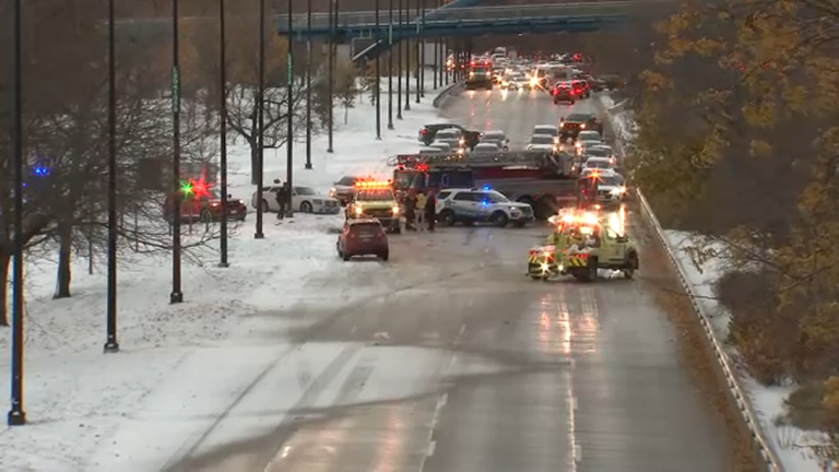 Chicago escapes major snowfall as north suburbs, NW Indiana see up to 1 ft. of accumulation