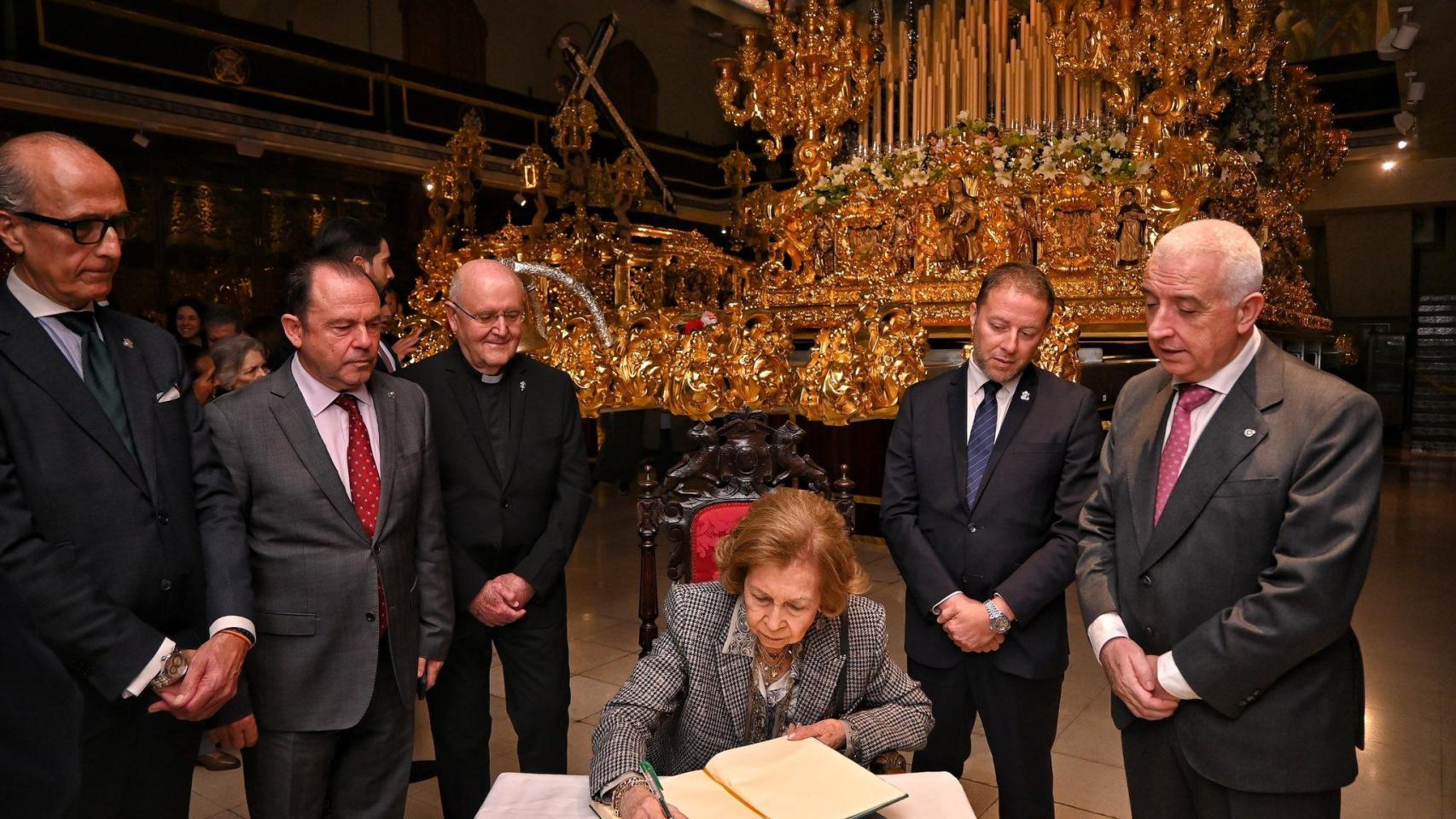 La reina Sofía, Camarera Honoraria de la Virgen de la Esperanza de Málaga: ha aceptado el ...