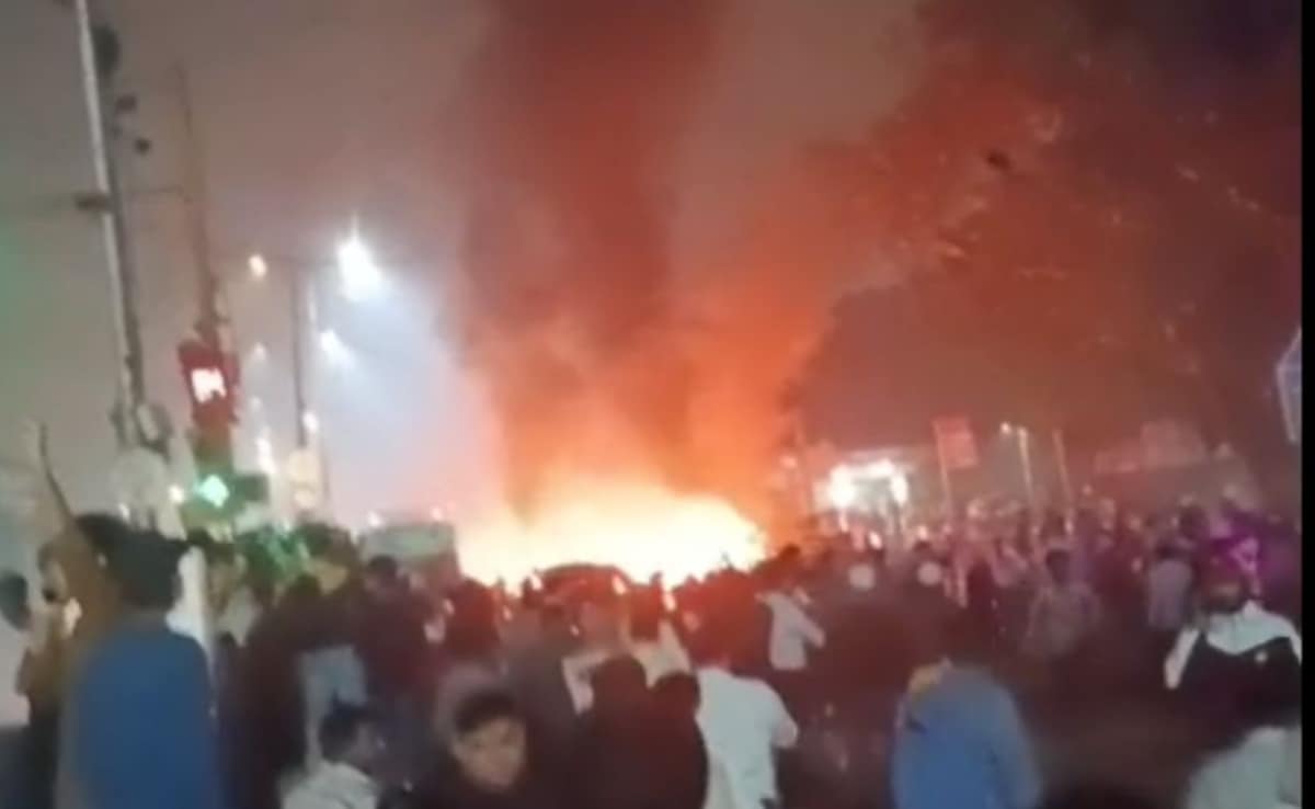 8 Killed In Blast Near Red Fort, Car With People Exploded At Traffic Signal