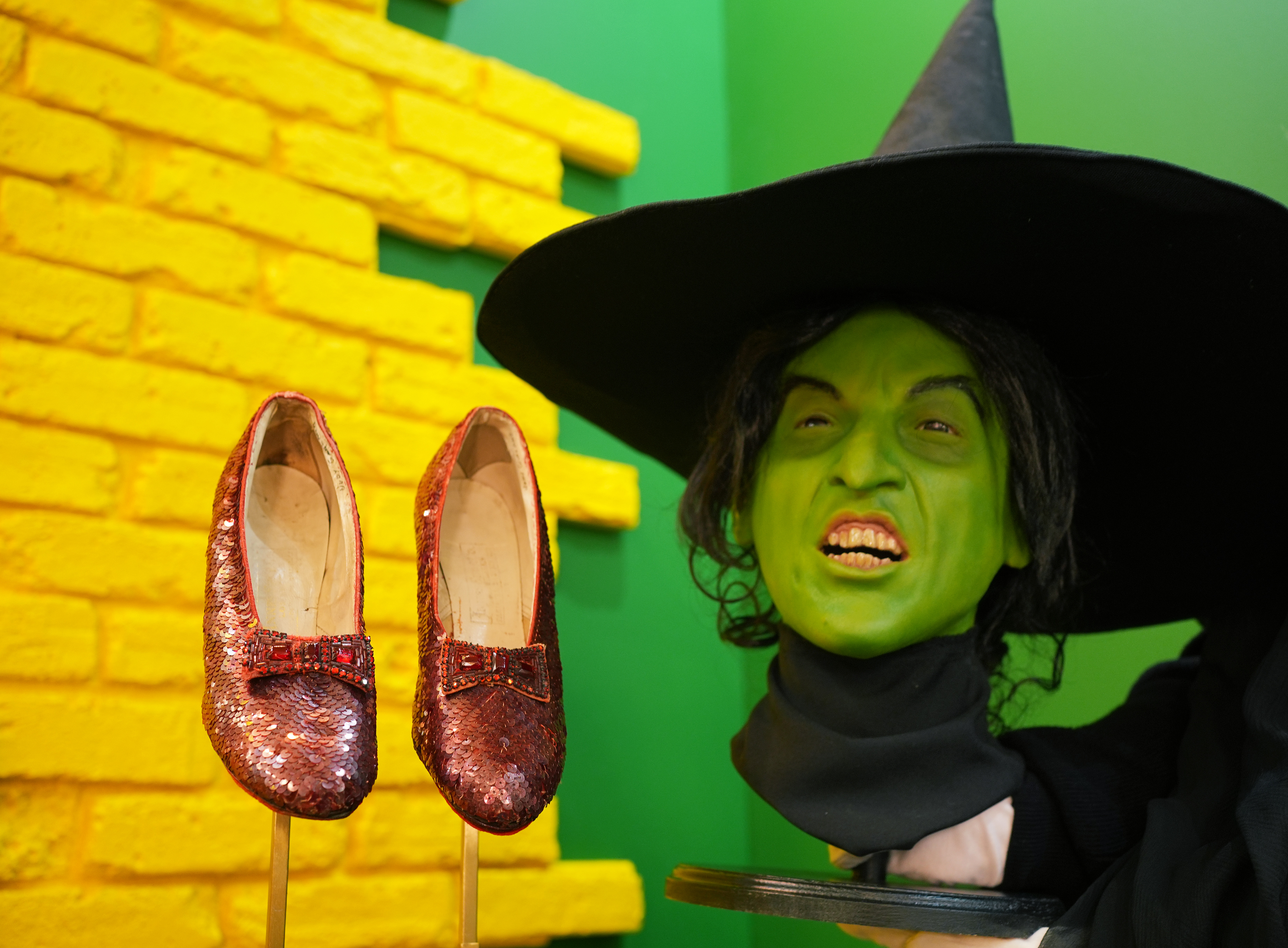 Famous item of costume from The Wizard of Oz going up for auction