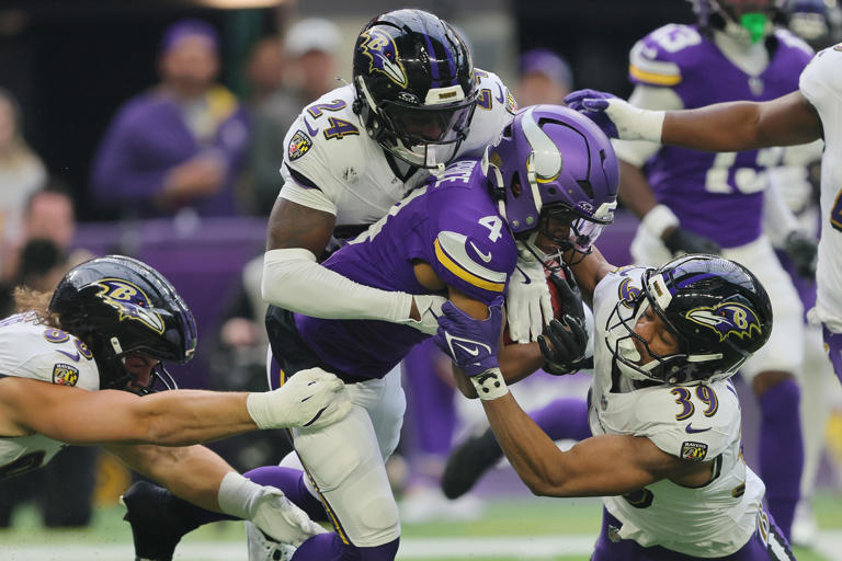 Ravens snap count vs. Vikings: Dre'Mont Jones plays 60% in his debut ...
