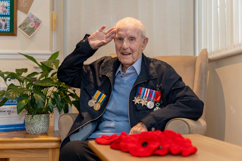 99-year-old Teesside war veteran proudly salutes fallen on Remembrance ...