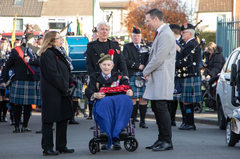 99-year-old Teesside war veteran proudly salutes fallen on Remembrance ...
