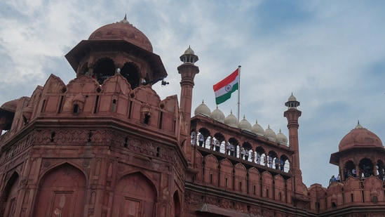 Blast in a car near Delhi's Red Fort, casualties feared