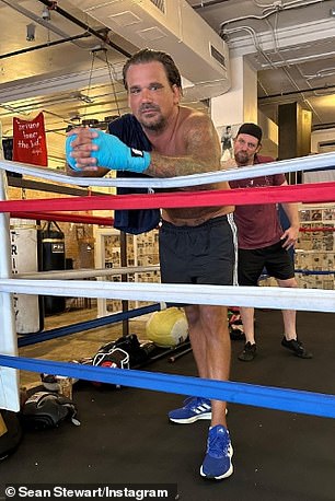 Rod Stewart's son, 45, is knocked out within FIFTEEN SECONDS of boxing ...