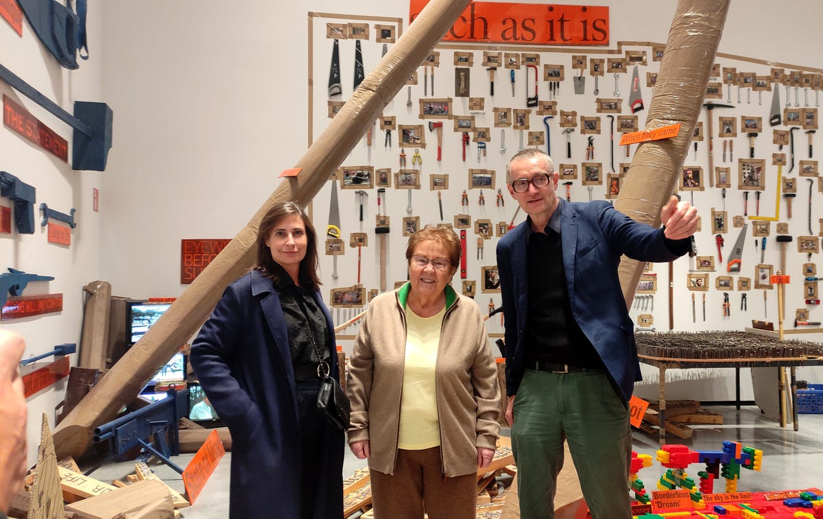 Thomas Hirschhorn despliega su gran atlas del presente en el Museo ...