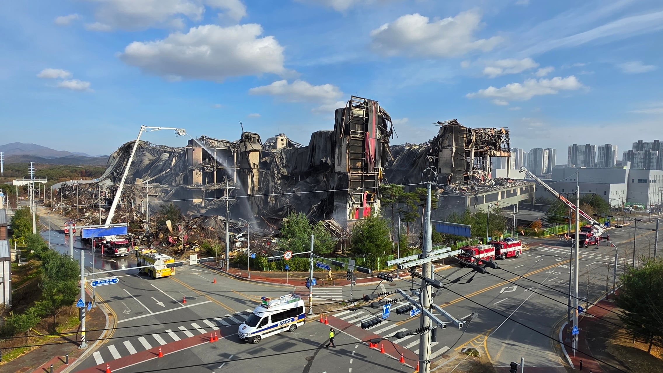 E-Land Fashion Logistics Center Fire in Cheonan Ends After 60 Hours