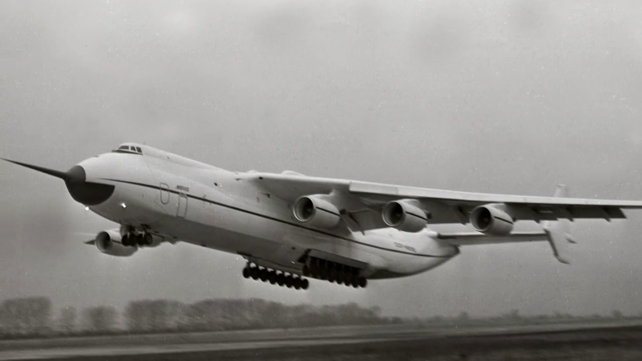 What Really Happened to the World’s Largest Plane During the Invasion