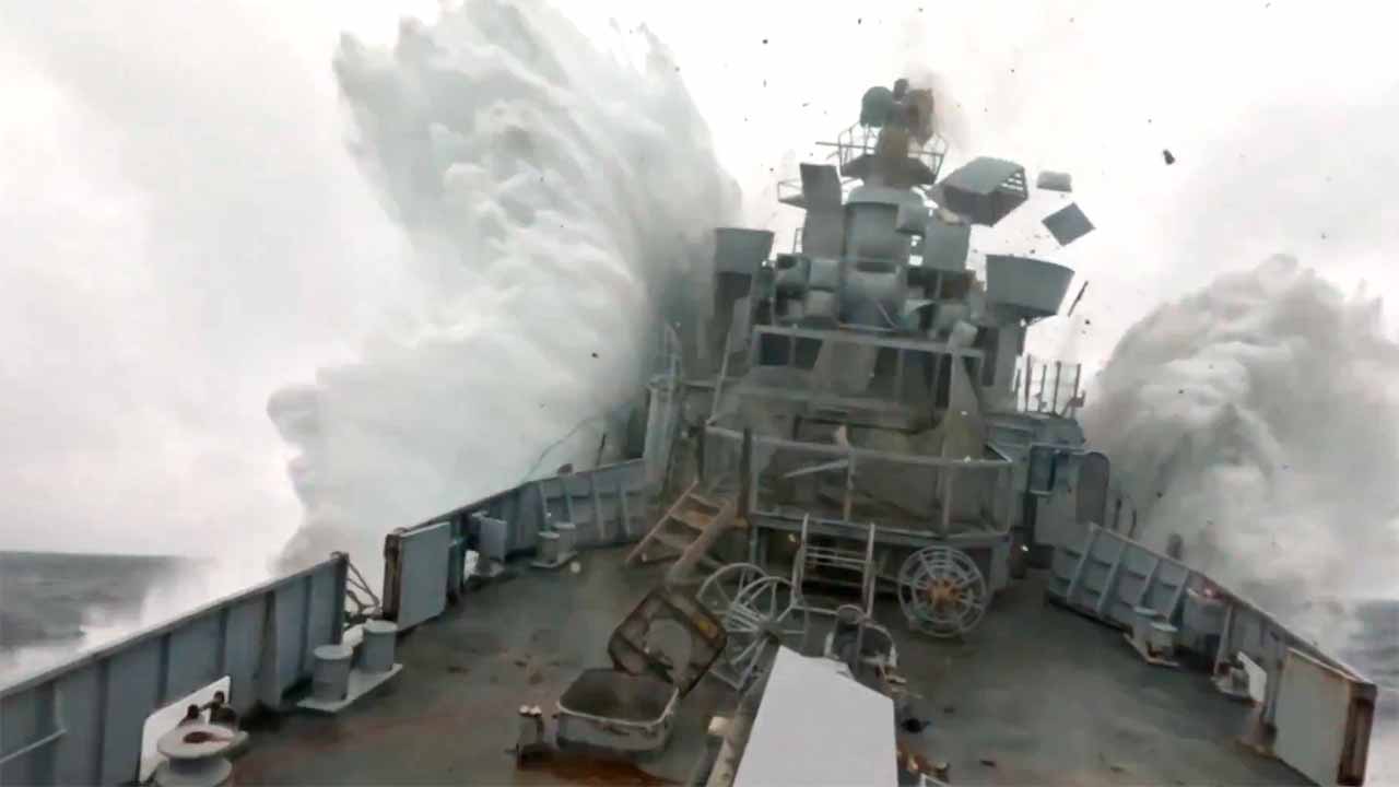 Norge offentliggjør virkelig angrep: ubåt avfyrer torpedo mot utrangert ...