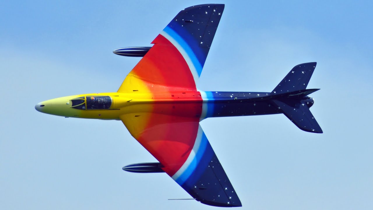 Watch the Hawker Hunter Blast the Crowd With Its Blue Note Sound