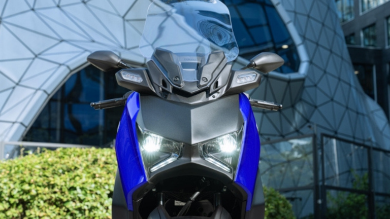 Yamaha XMAX 125 2026 Hadir dengan Warna Icon Blue, Siap Tantang Honda ...