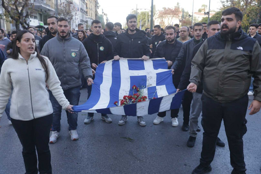 Πολυτεχνείο: Ξεκίνησε η πορεία προς την αμερικανική πρεσβεία - Έκτακτες ...