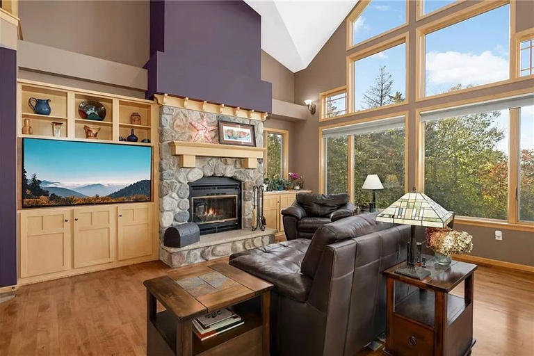 St. Croix River home with rail car track lists for $2.5 million