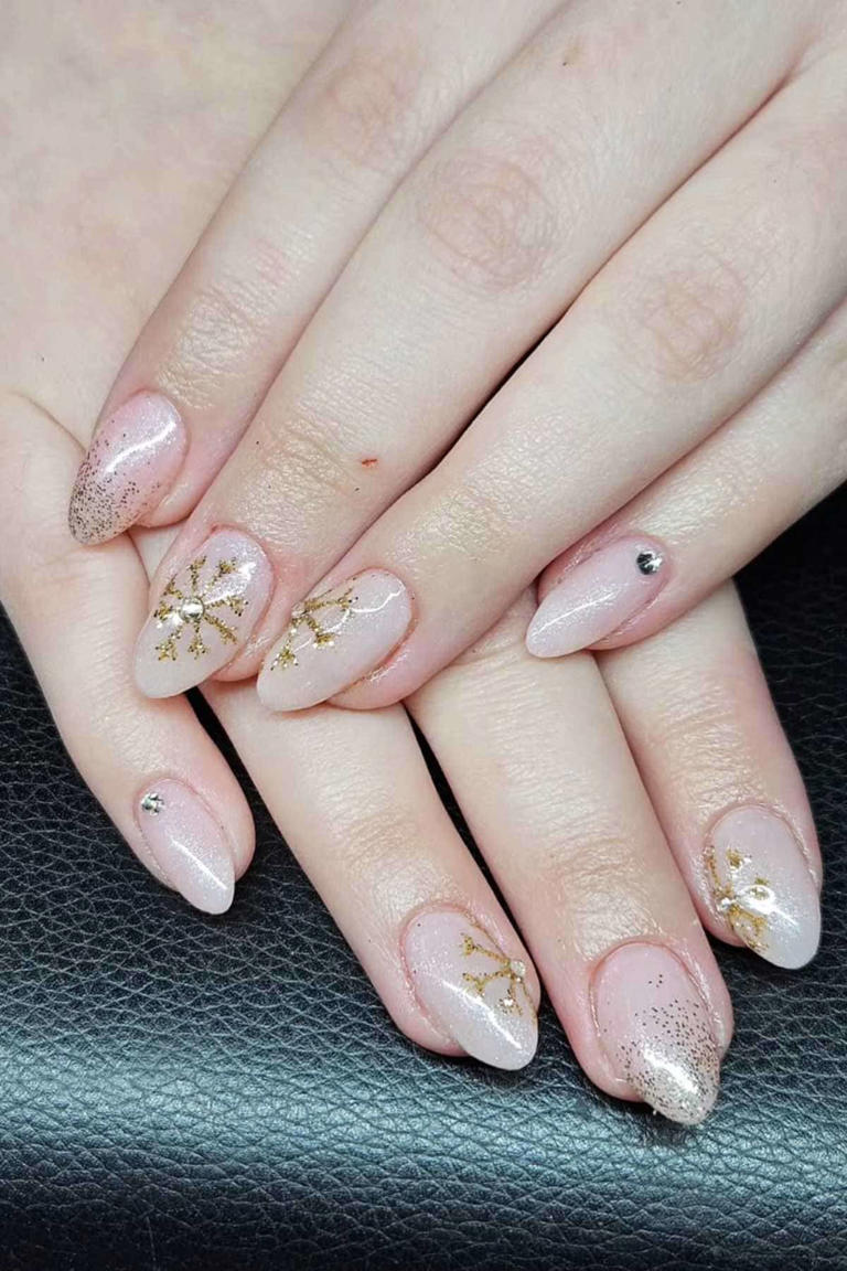 40 Snowflake Nail Designs for an Elegant Winter Touch