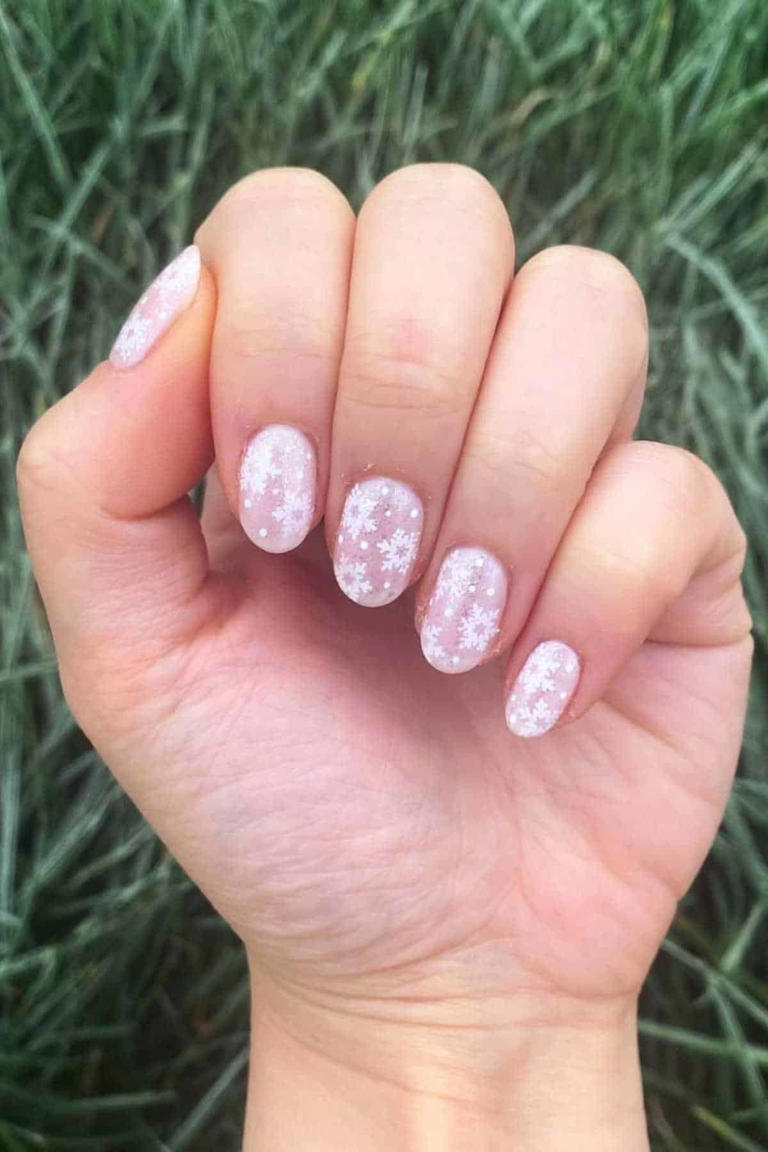 40 Snowflake Nail Designs for an Elegant Winter Touch