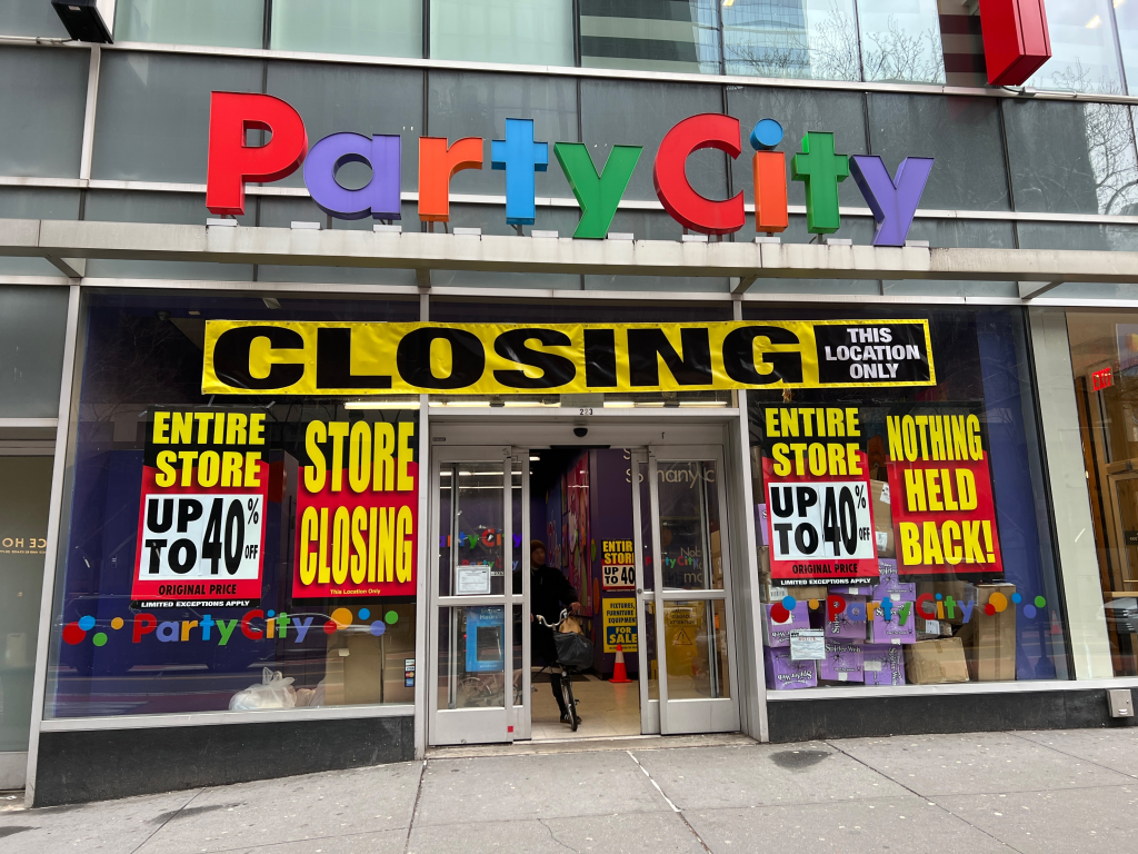 10 Retail Chains Closing Thousands of Locations in 2025