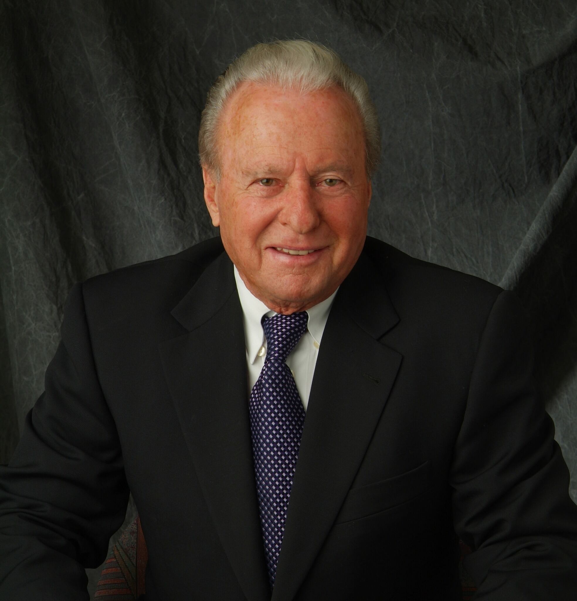 Iowa developer and Bill Knapp dies at 99