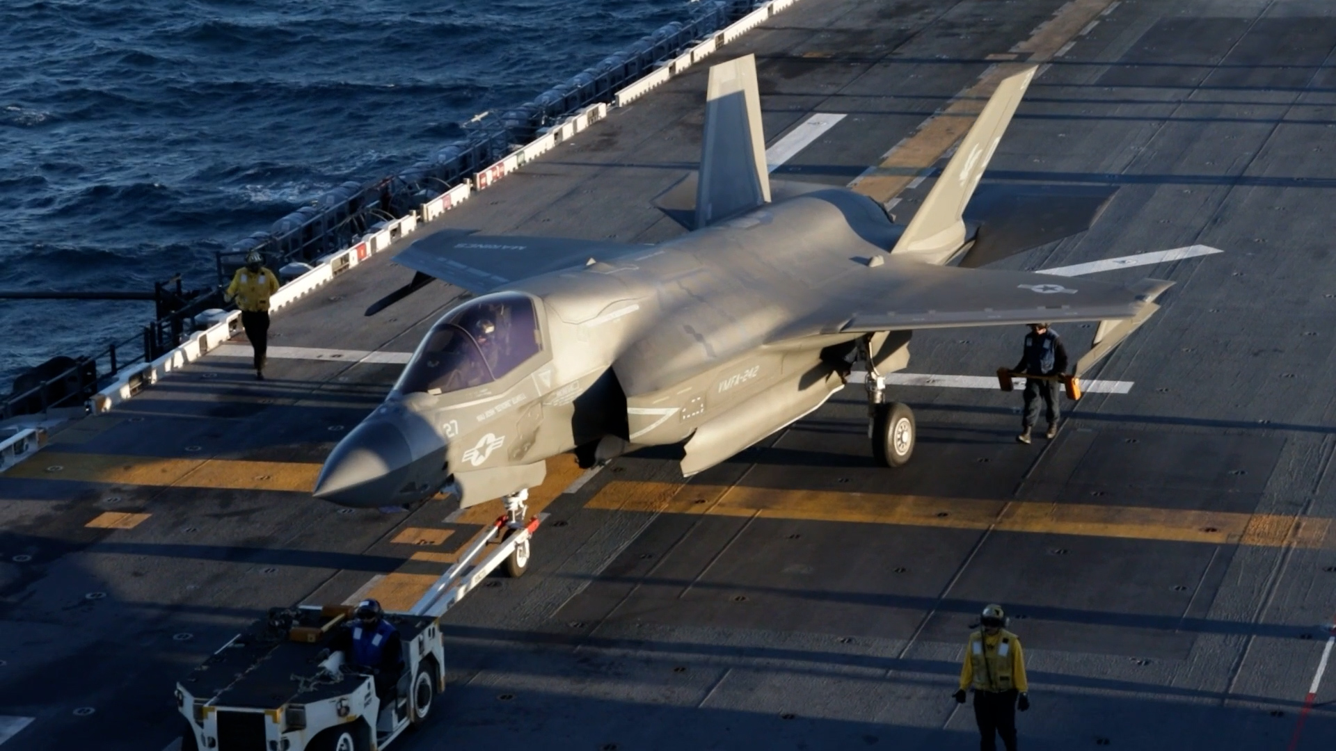 Décollage d’un F-35B avec ses compartiments ouverts