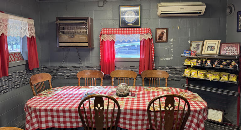 Monday Munchies: Jones' Bar-B-Q Diner