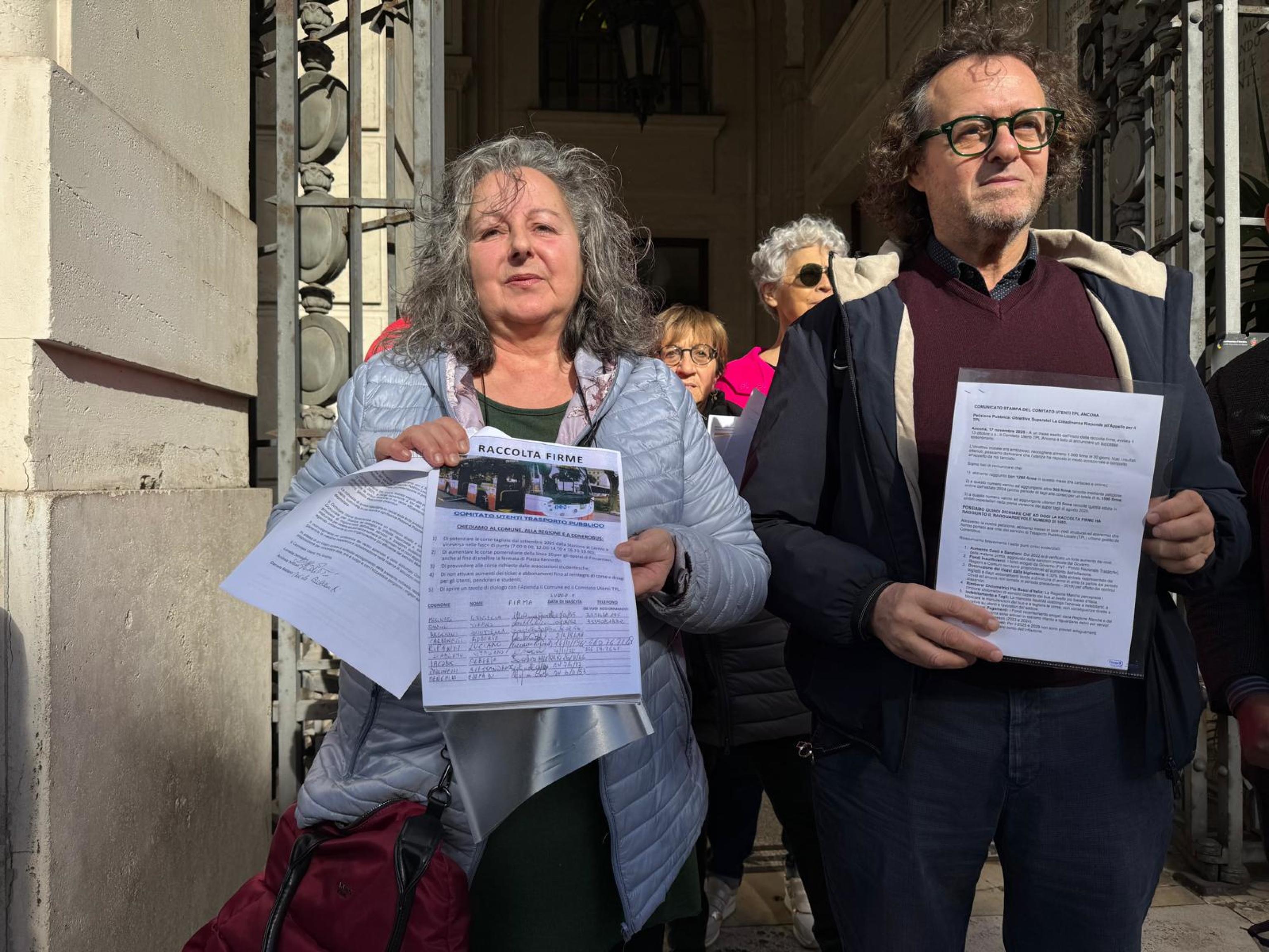 'Correttivi a trasporto pubblico Ancona', 1600 firme in Comune