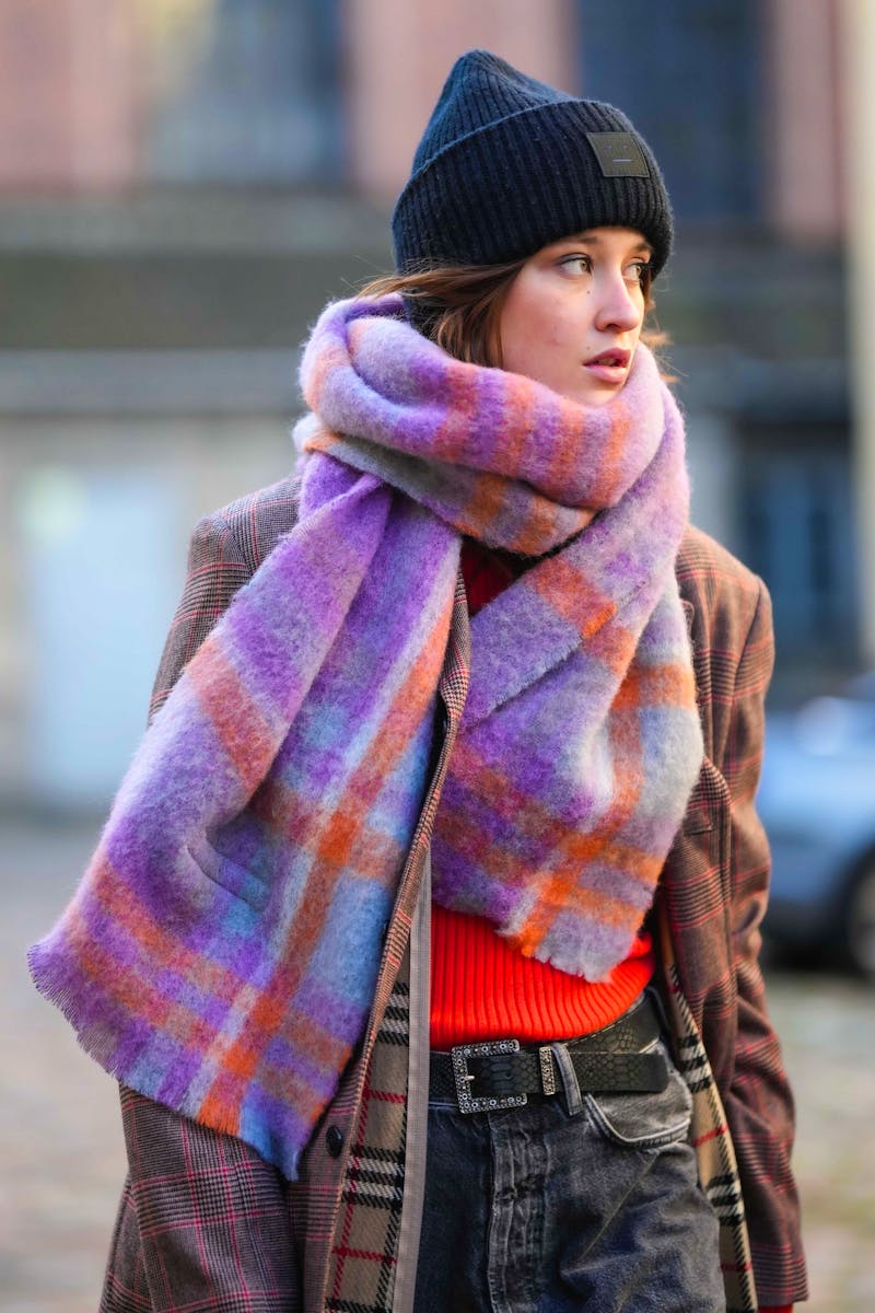 Comment garder le cou bien emmitouflé sans emmêler les cheveux