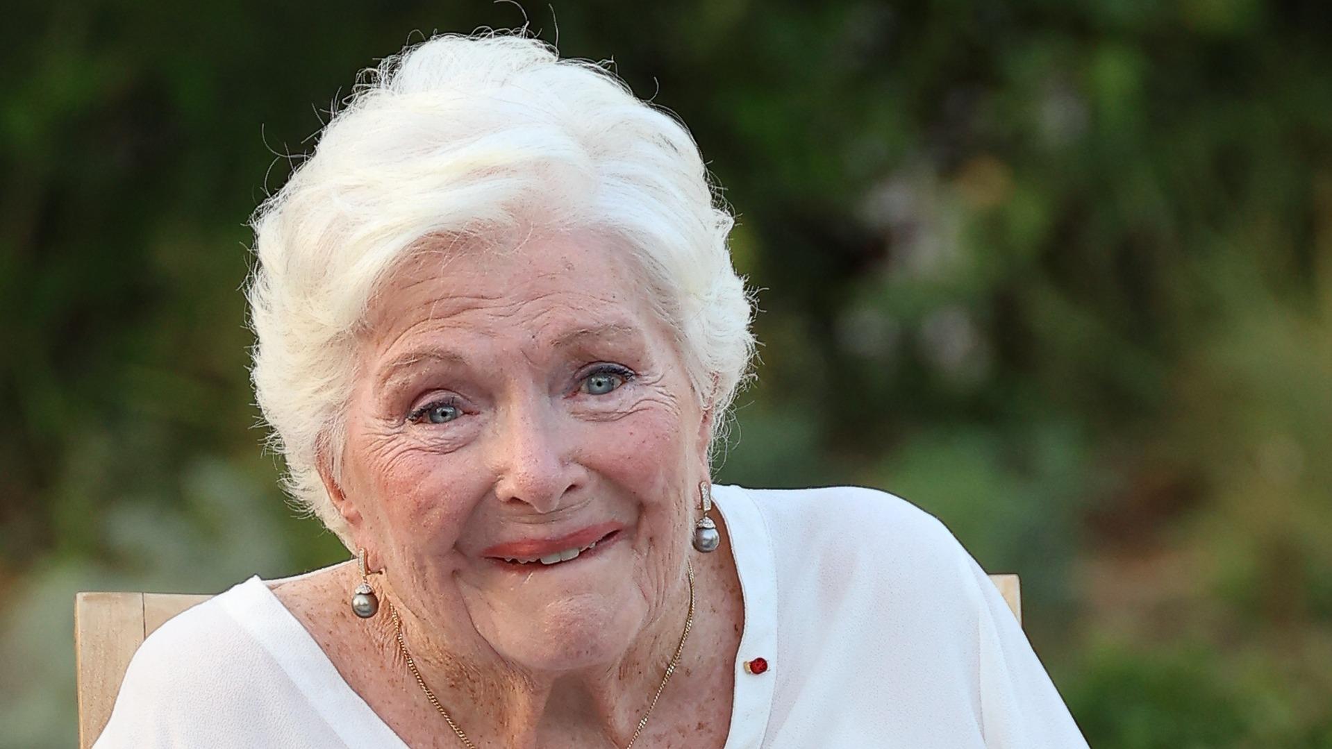 Line Renaud excédée, son gros coup de gueule : “Ce n’est pas un ...