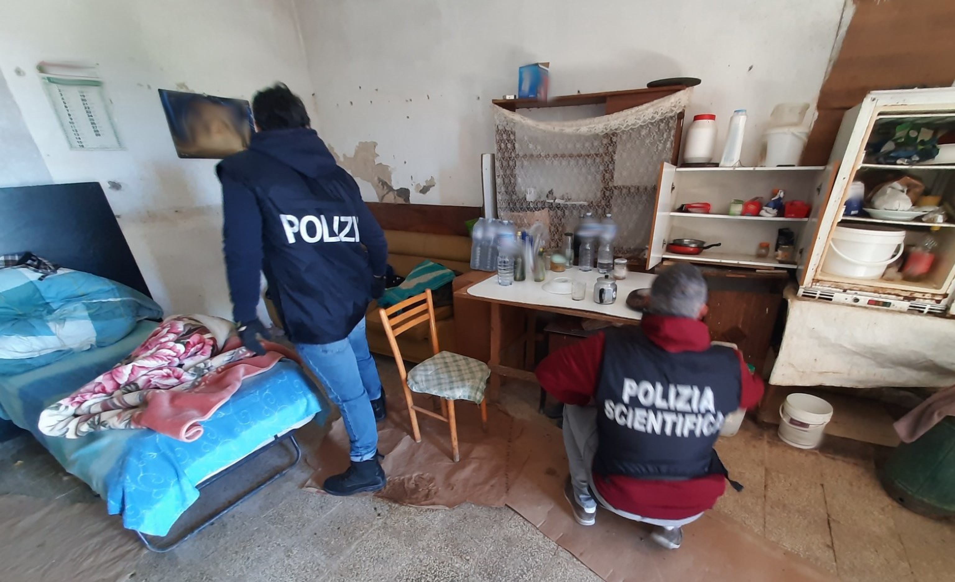 Al lavoro 14 ore al giorno a 1,26 euro l'ora, tre arresti