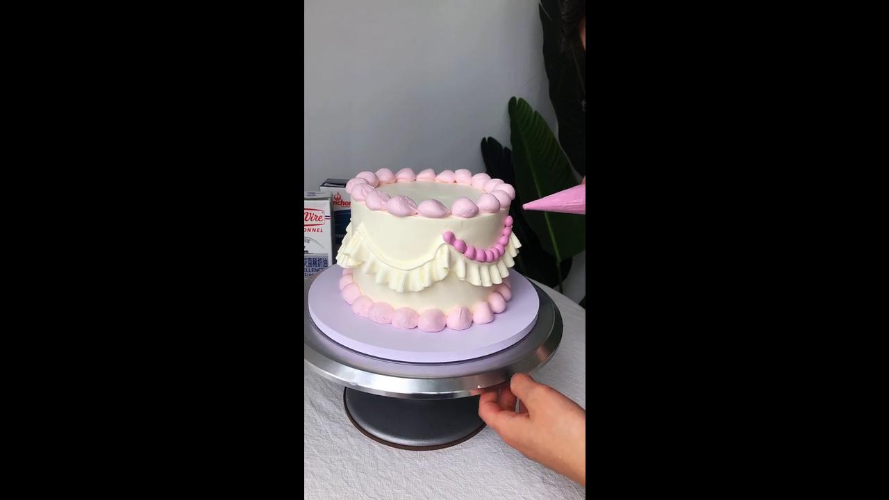 Making Baby Pinky With Heart Icing Cake