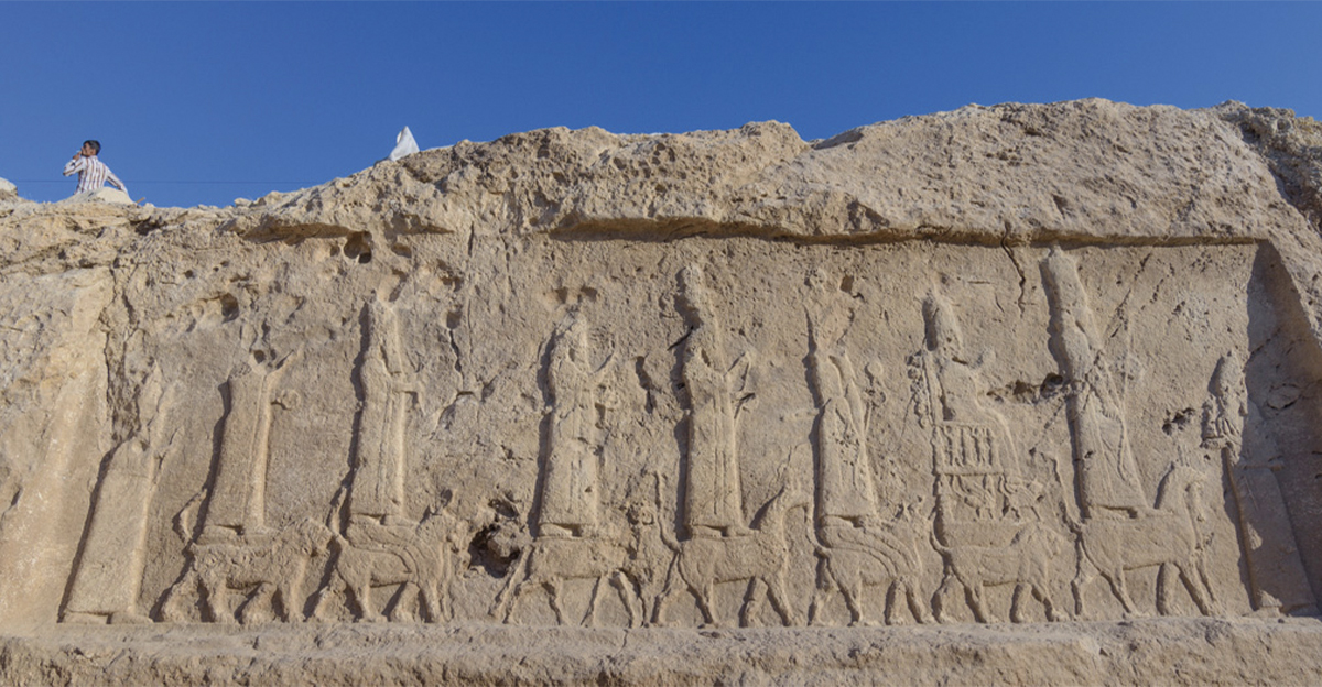 Archaeologists in Iraq discovered statues and wall carvings in the ...