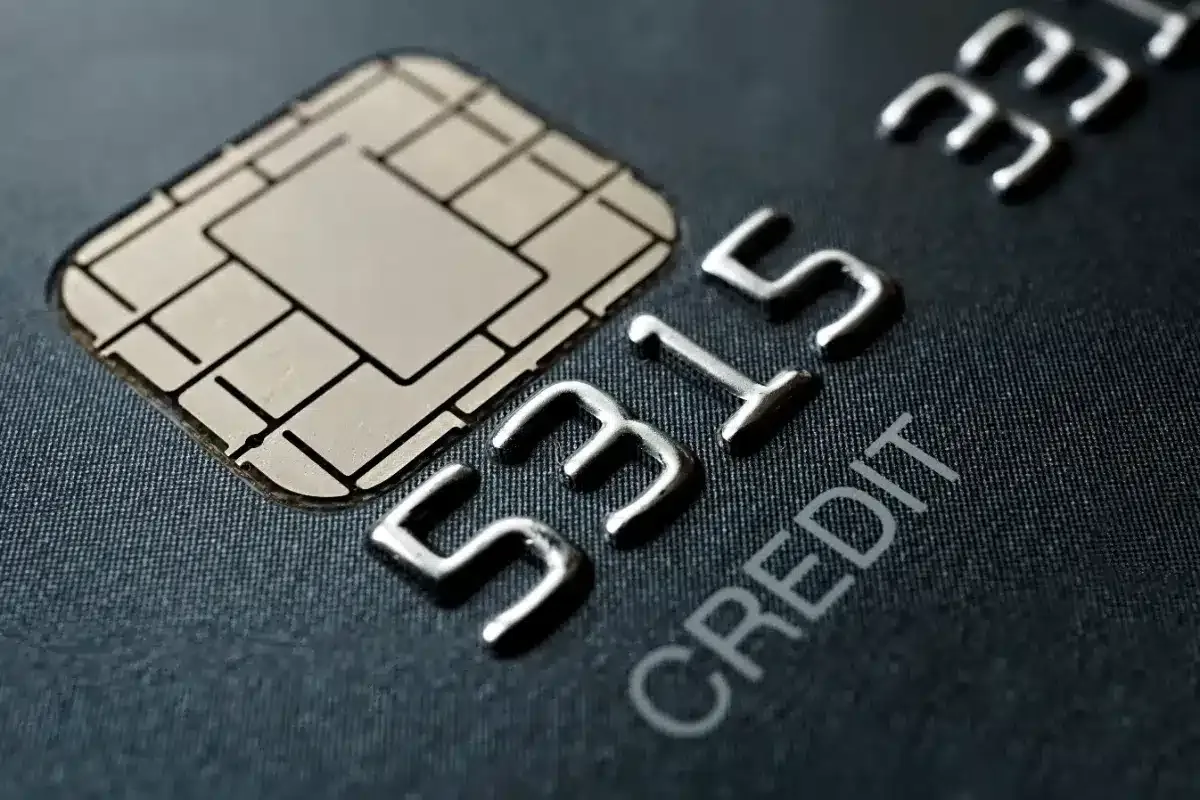 Piratage massif : 115 millions de cartes bancaires en danger, Google ...