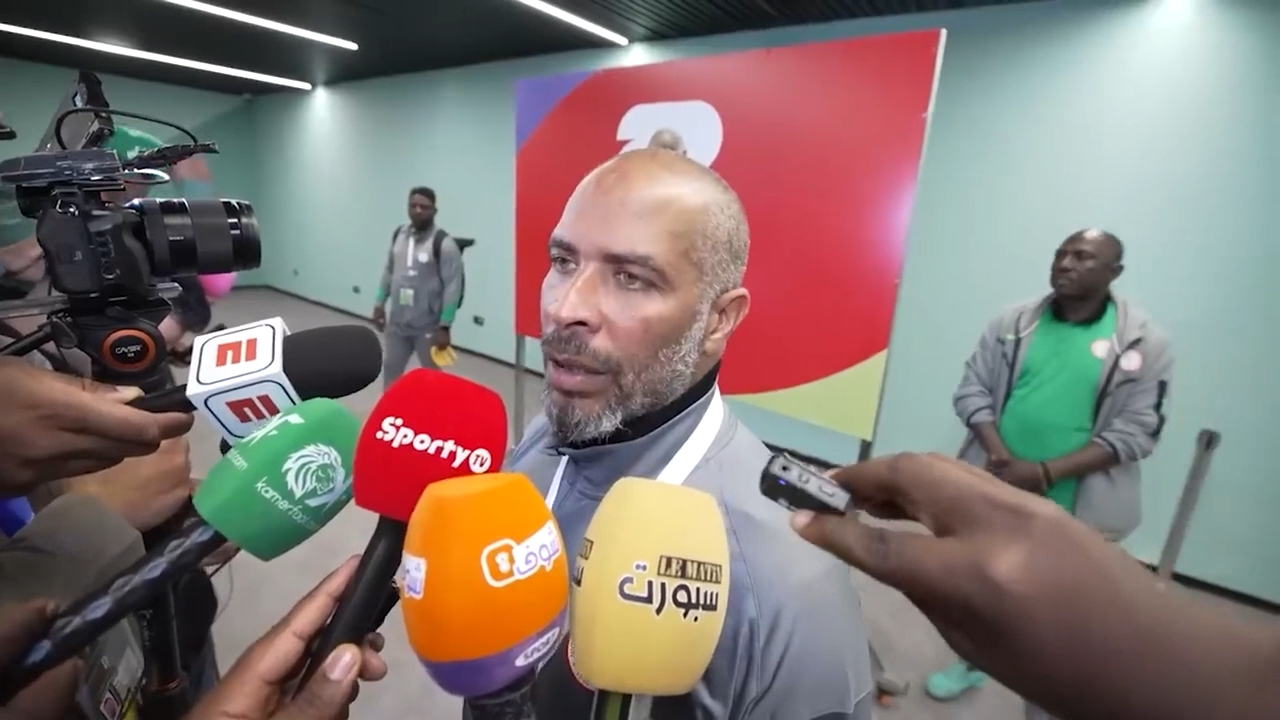 Bondscoach Nigeria witheet na uitschakeling en beschuldigt Congolese ...