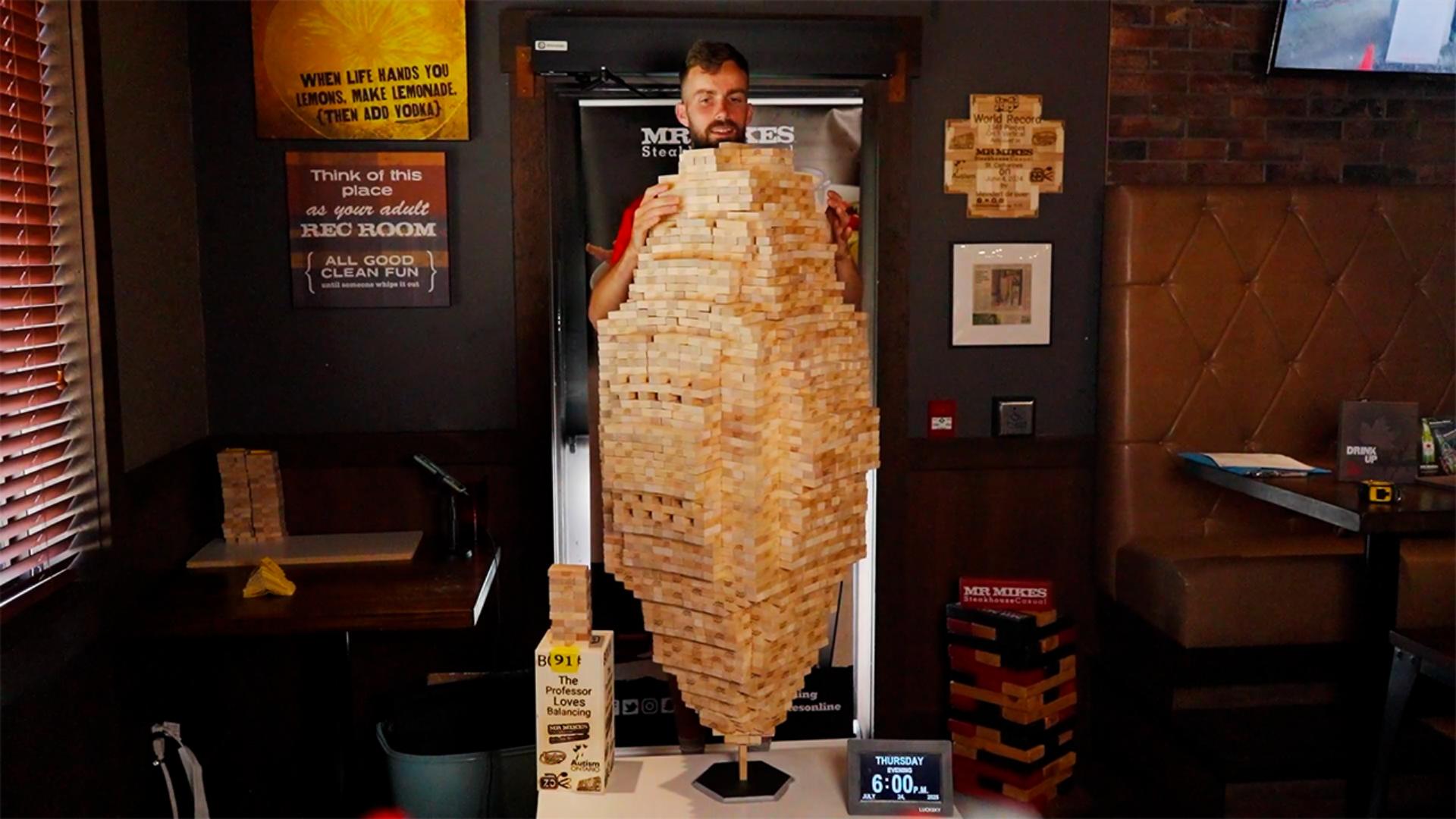 Najwięcej klocków Jenga ułożonych na jednym pionowym bloku - 4,881 ...