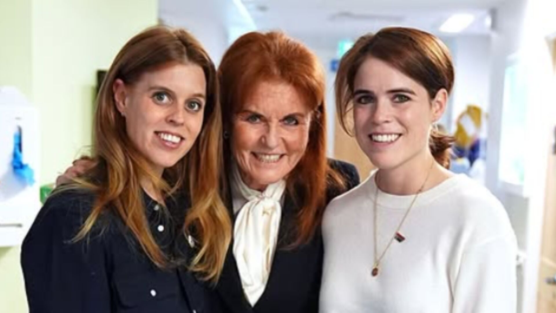 Sarah Ferguson breekt met prins Andrew en ziet haar kinderboek in rook ...