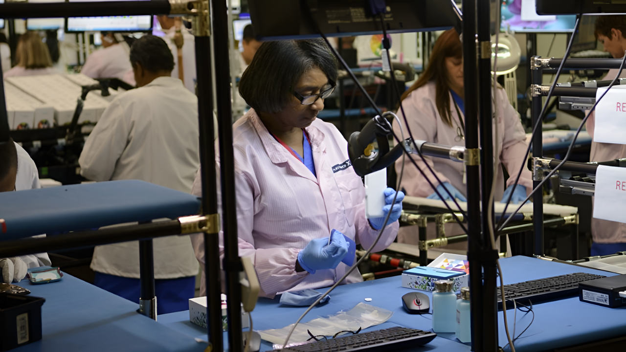 Texas Loses 1,300 Jobs — Manufacturing Exodus Hits Before Holidays