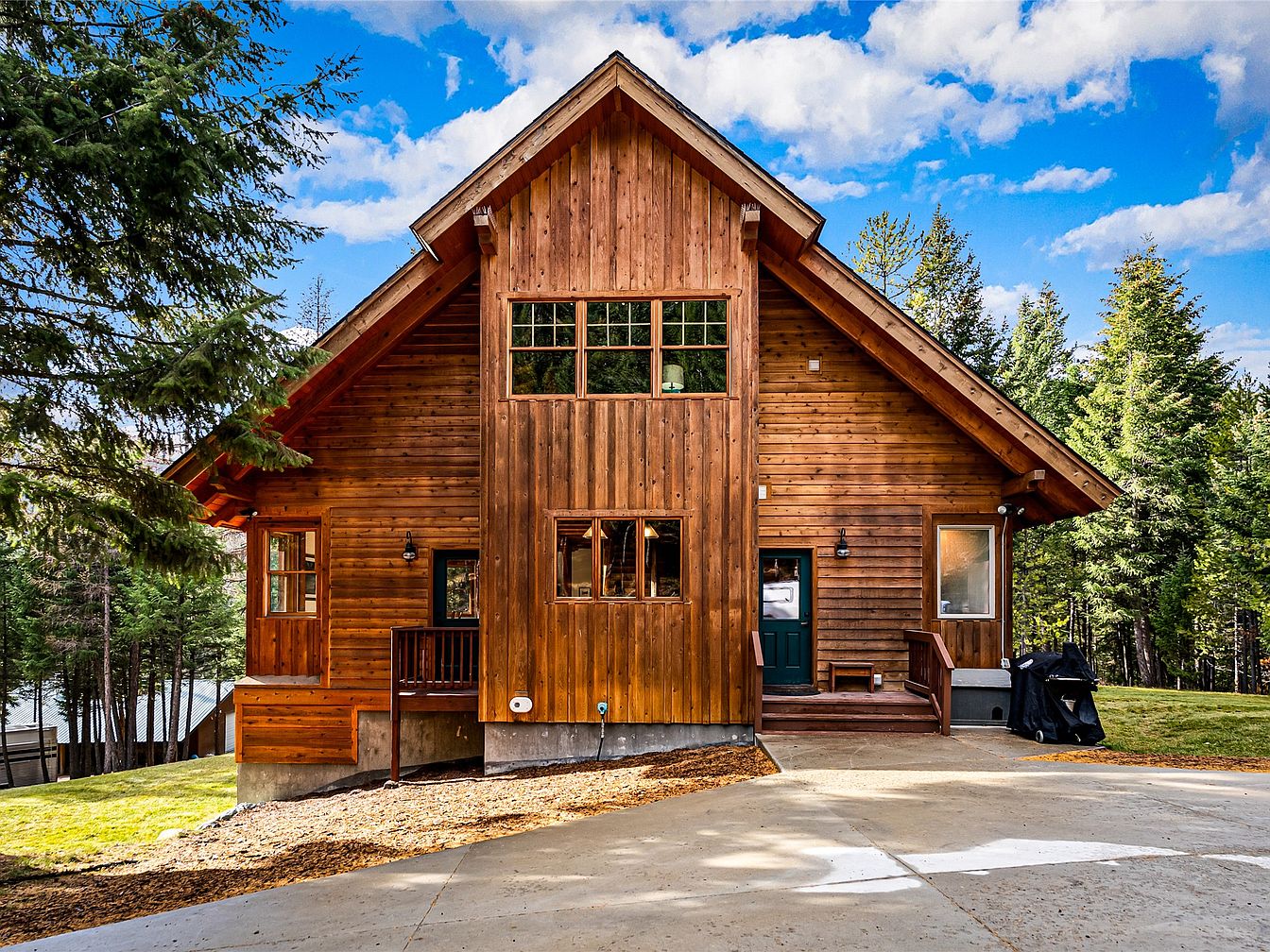 Refined Family Ranch in Montana on 21 Acres with Direct Forest Trails ...