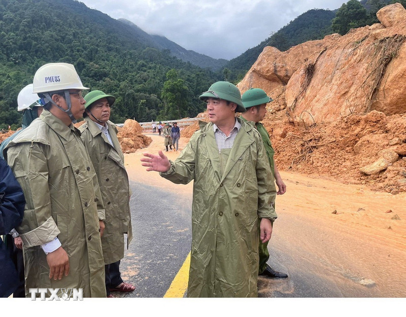 Bí thư Khánh Hòa kiểm tra, chỉ đạo khắc phục sạt lở tại đèo Khánh Lê
