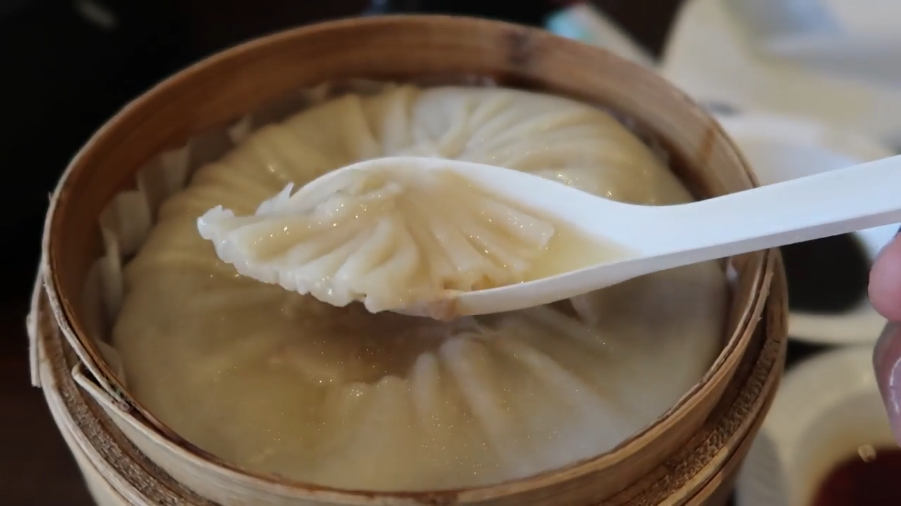 Giant soup dumpling review – the king of xiao long bao revealed!