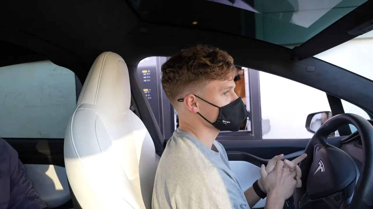 Paying for fast food with iPhones got awkward fast